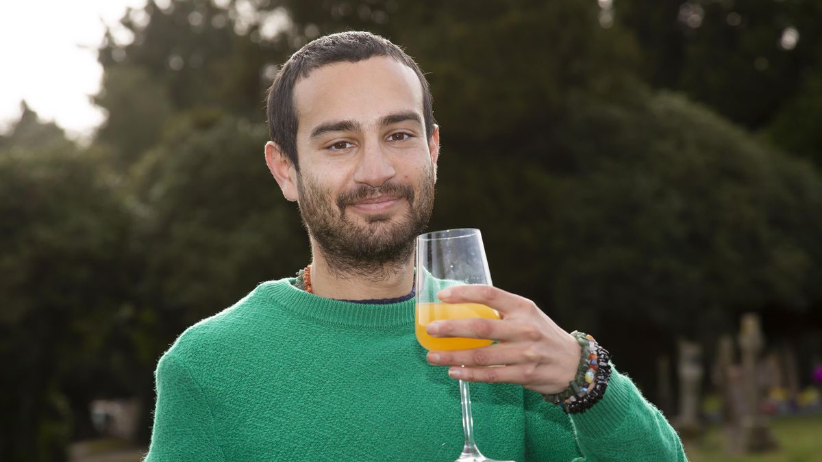 Harry Matadeen a férfi, aki minden nap saját vizeletét issza - Life