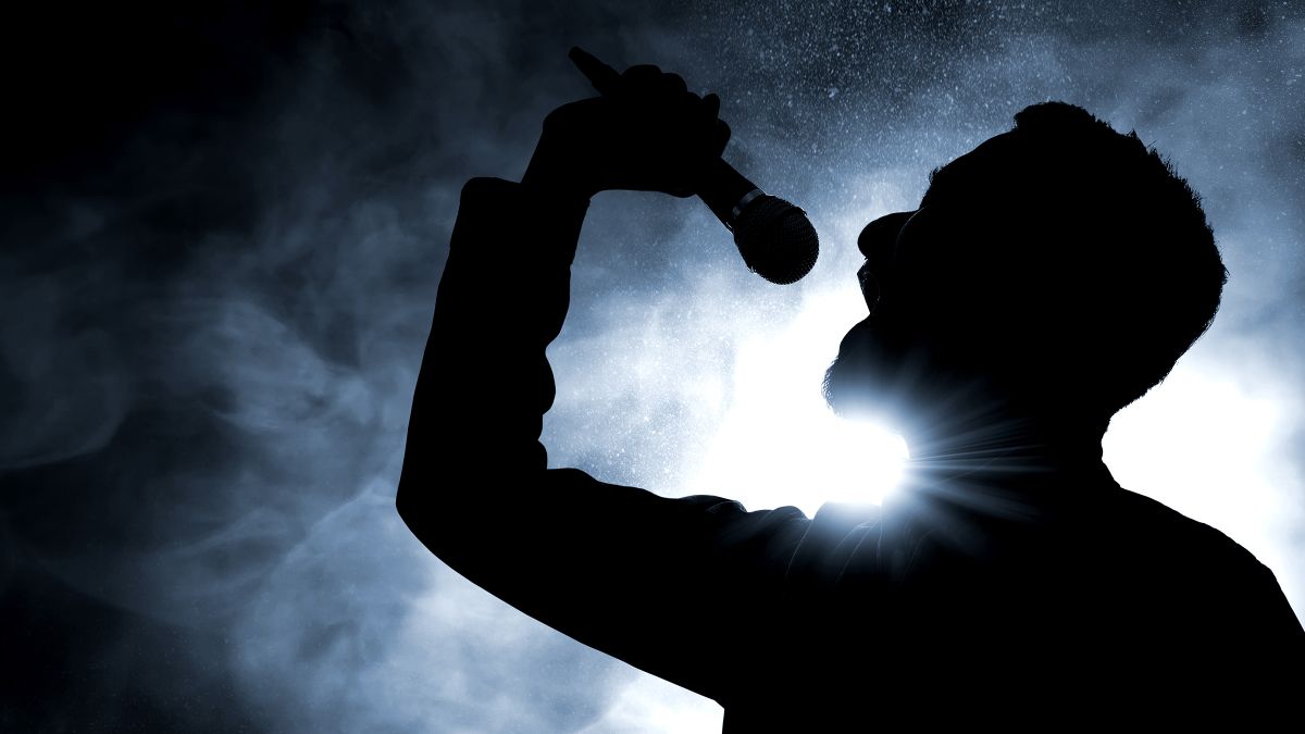 Alan Mowat élő adásban énekelt a Facebookon, amikor szívrohamot kapott ...