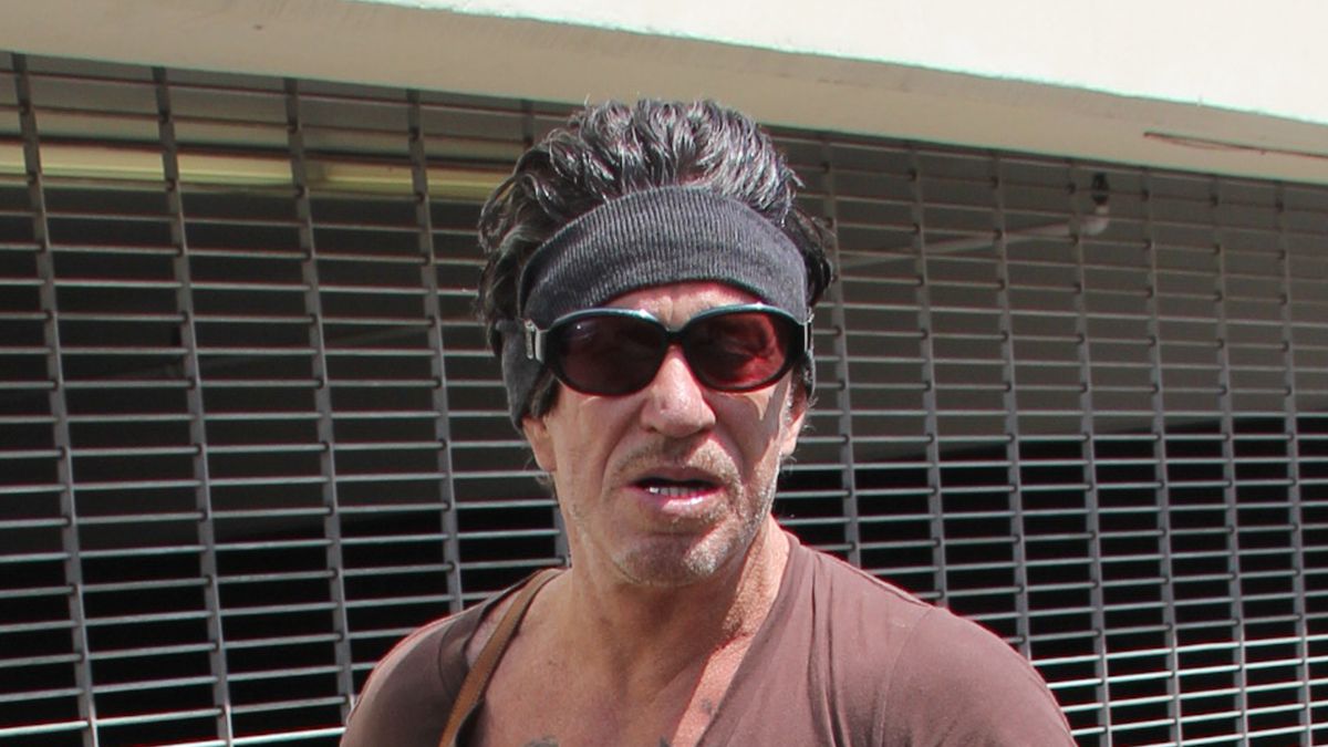 Mickey Rourke átszabatta az orrát: fotó - Life