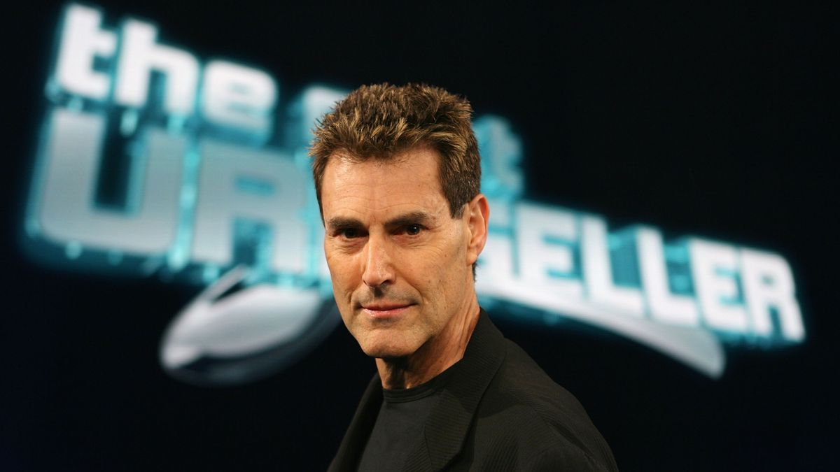Uri Geller megjósolta, mikor szállnak le közénk az idegenek: "Olyan ...