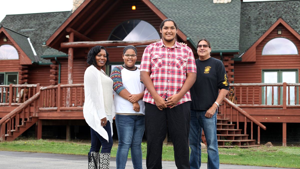 Brave Williams egy igazi óriás: a 17 éves fiú 216 centi magas - Life