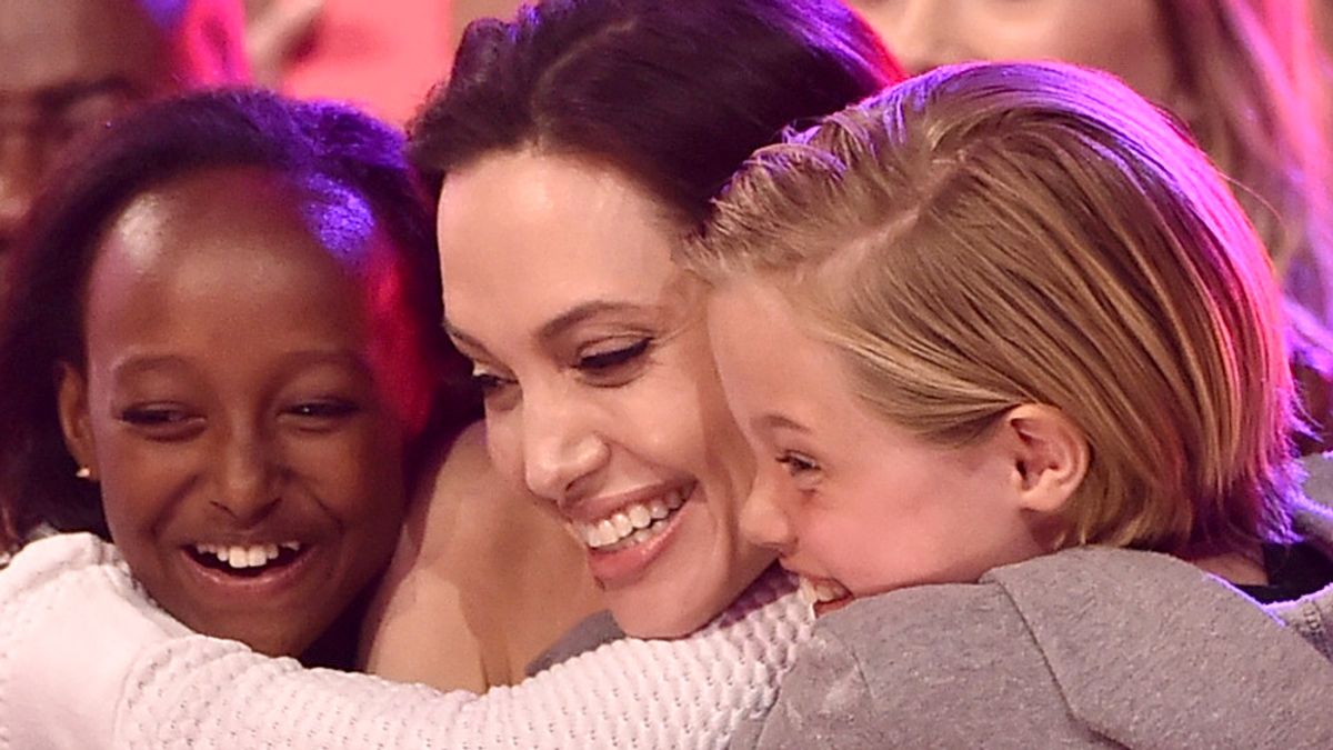 Ma van a petefészekrák világnapja: Angelina Jolie, Pierce Brosnan és ...