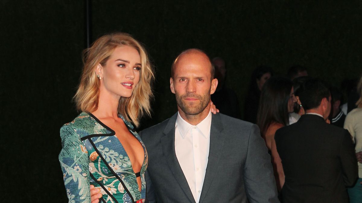 Hogy mit művel otthon, kettesben Jason Statham és Rosie Huntington ... Hogy mit művel otthon, kettesben Jason Statham és Rosie Huntington ...