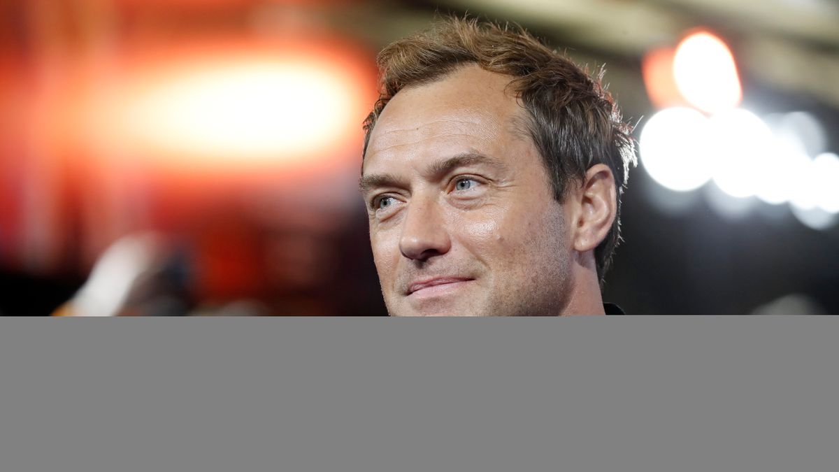 50 éves lett Jude Law, aki hazavitte az ingeket, amelyekben meghalt ...