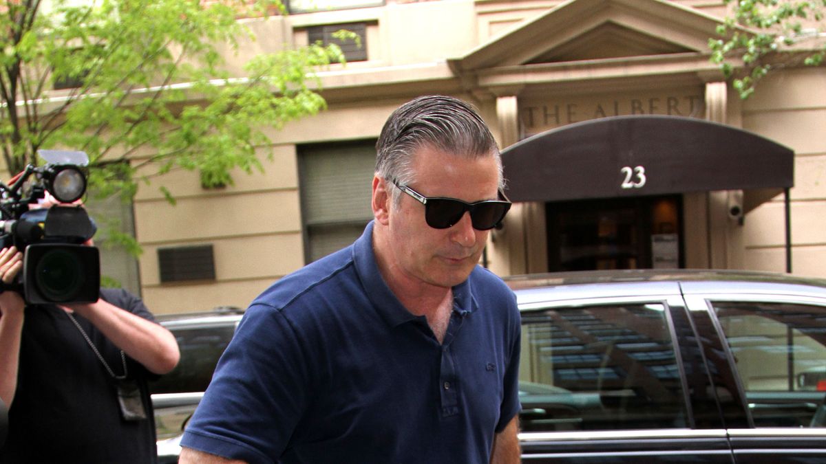 Bilincsbe verték Alec Baldwint - Life