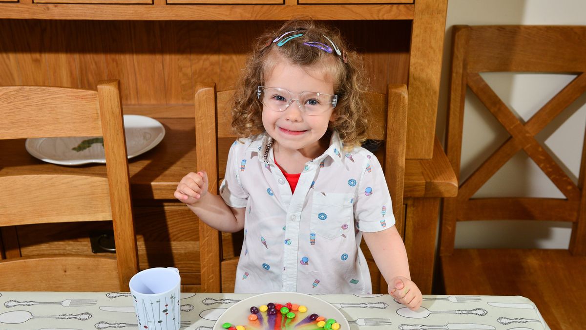 A 3 éves Freya Mason tudományos kísérletekkel lett Youtube-sztár - Life