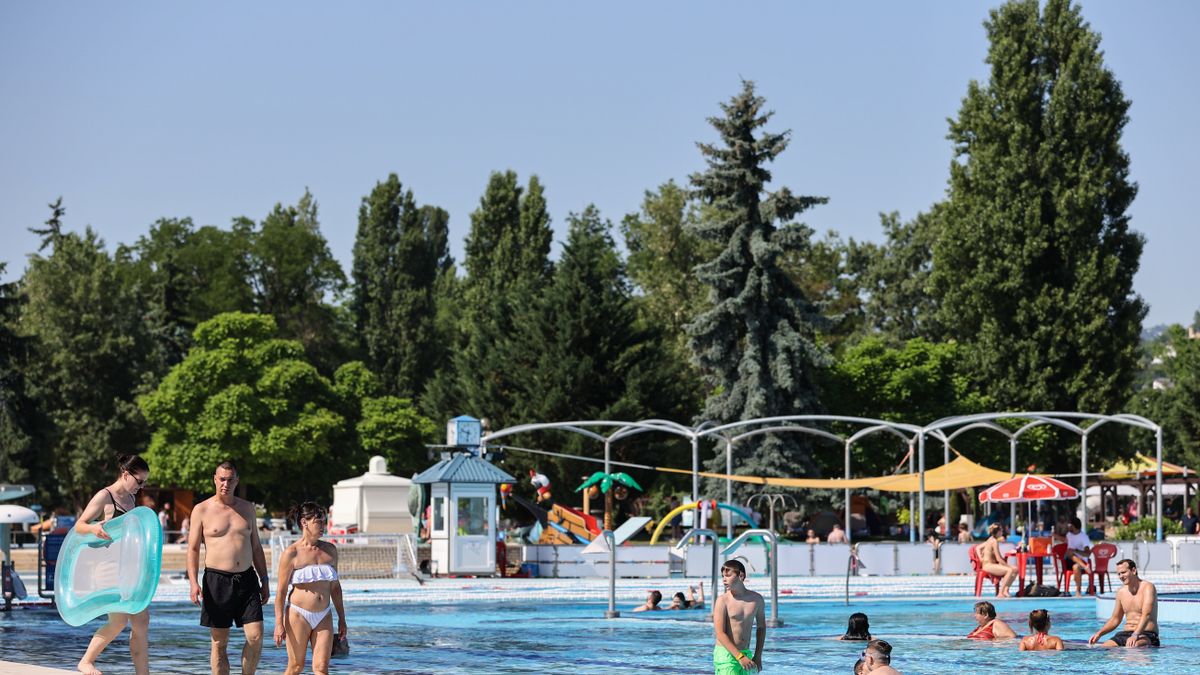 Így változtatta meg a budapesti strandok nyitvatartását a hőségriadó - Life