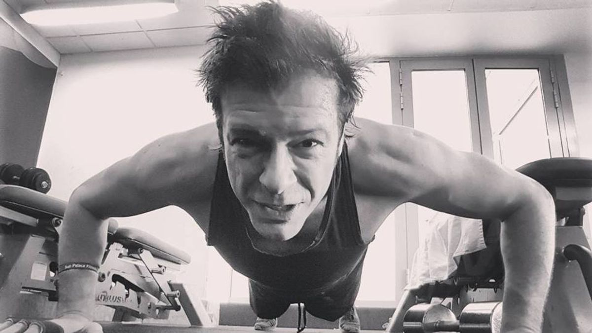 Tilla megvillantotta szálkás izmait - Life