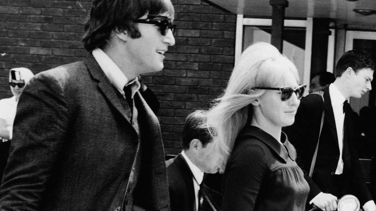 Megdöbbentő családi titok! John Lennon kegyetlenül bánt feleségével - Life