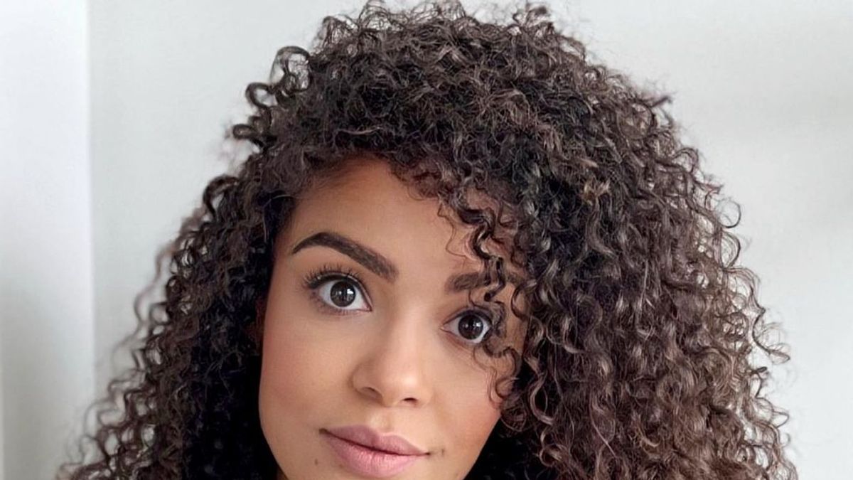 Saját hajából ültettek be szemöldököt a nőnek: sok kritikát kap, de nem ...