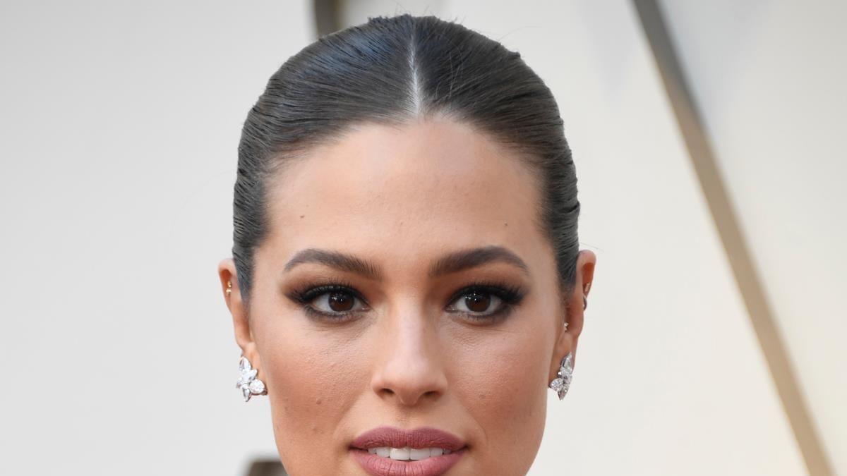 Ashley Graham megmutatta, amit nem biztos, hogy látni akartunk: így ...
