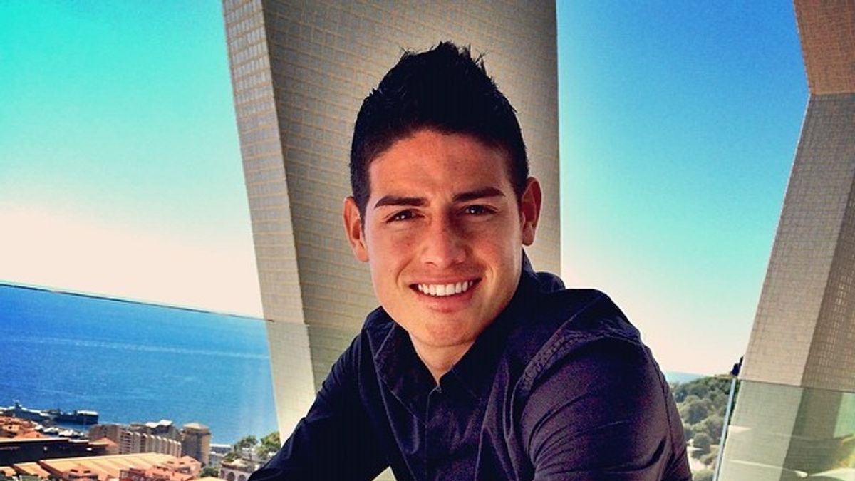 Zavarba ejtően szexisen rázza a csípőjét James Rodríguez - Life