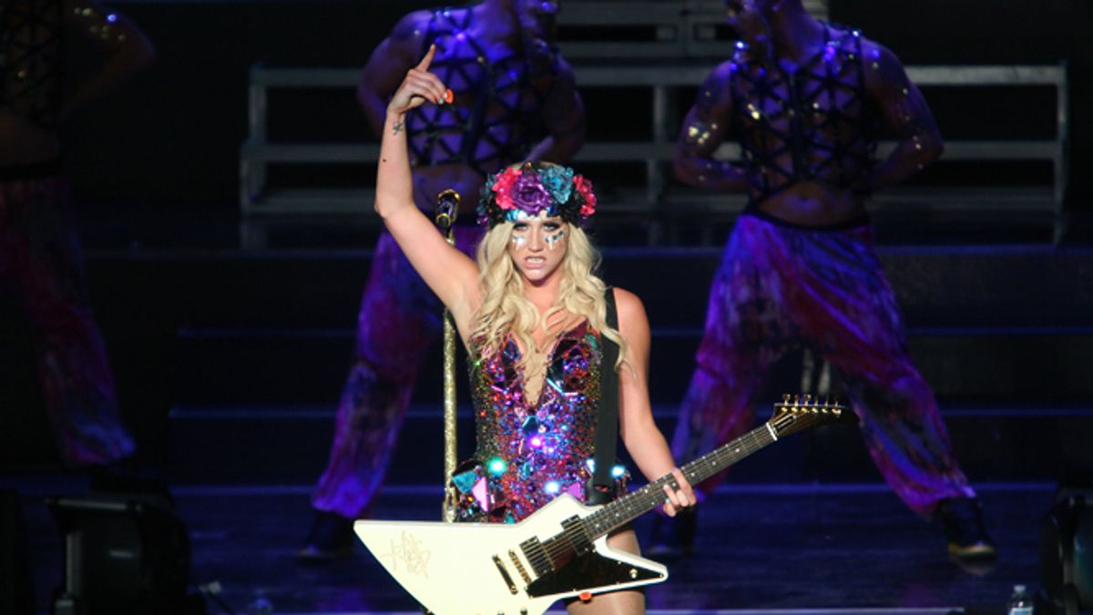 Melleivel ír dalt Kesha - Life