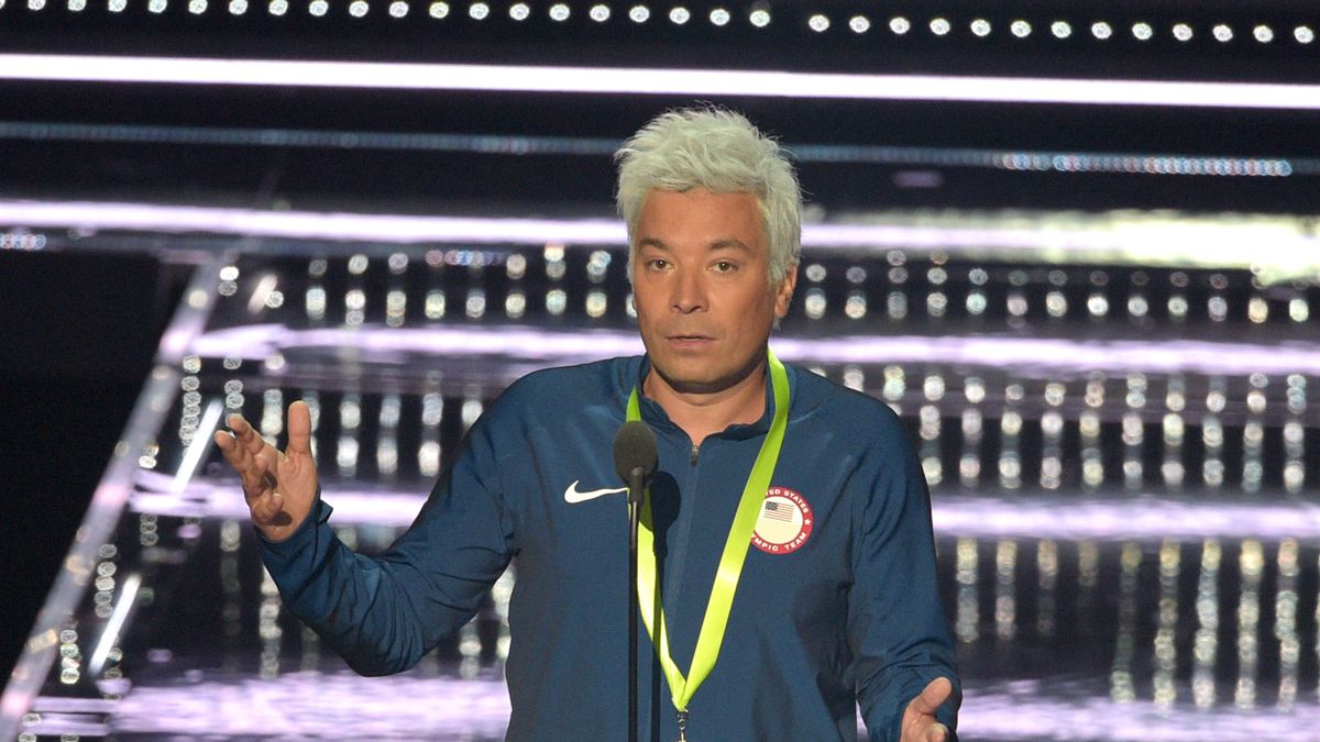Jimmy Fallon Ryan Lochte úszót utánozta az MTV VMA színpadán - Life