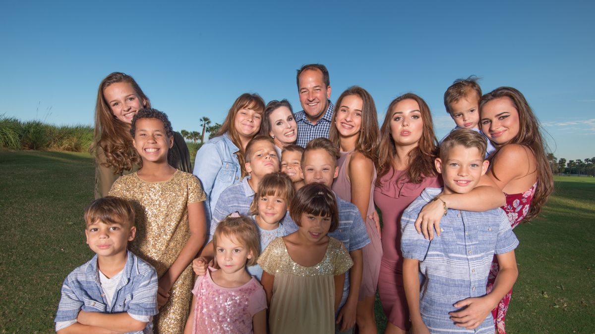 Lyette Reback 16 gyermeket nevel, 10 évet töltött terhességgel - Life