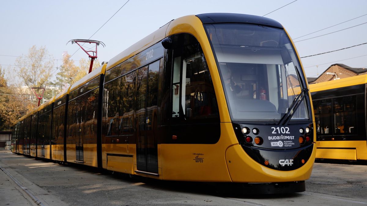 Karambolozott két budapesti villamos - Life