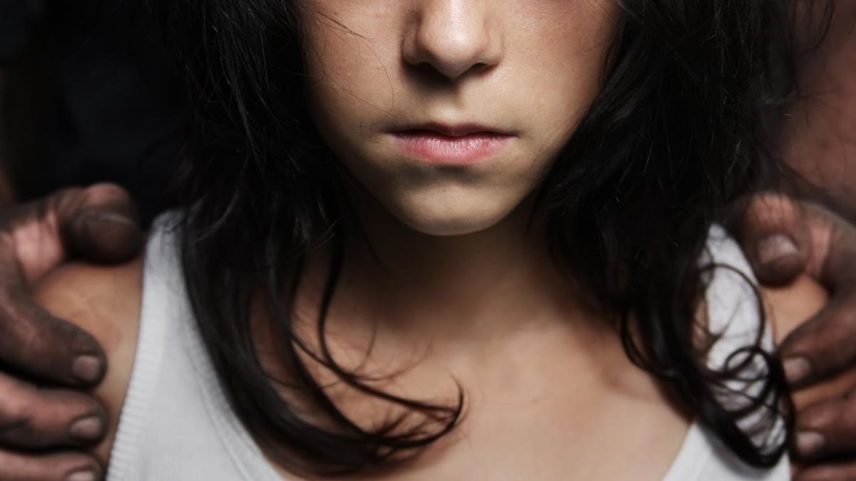 Gyermekmolesztálás Angliában: összesen 70 férfi erőszakolta meg az ...