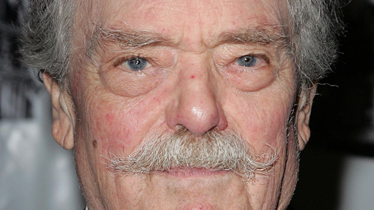 89 évesen elhunyt Bernard Fox - Life