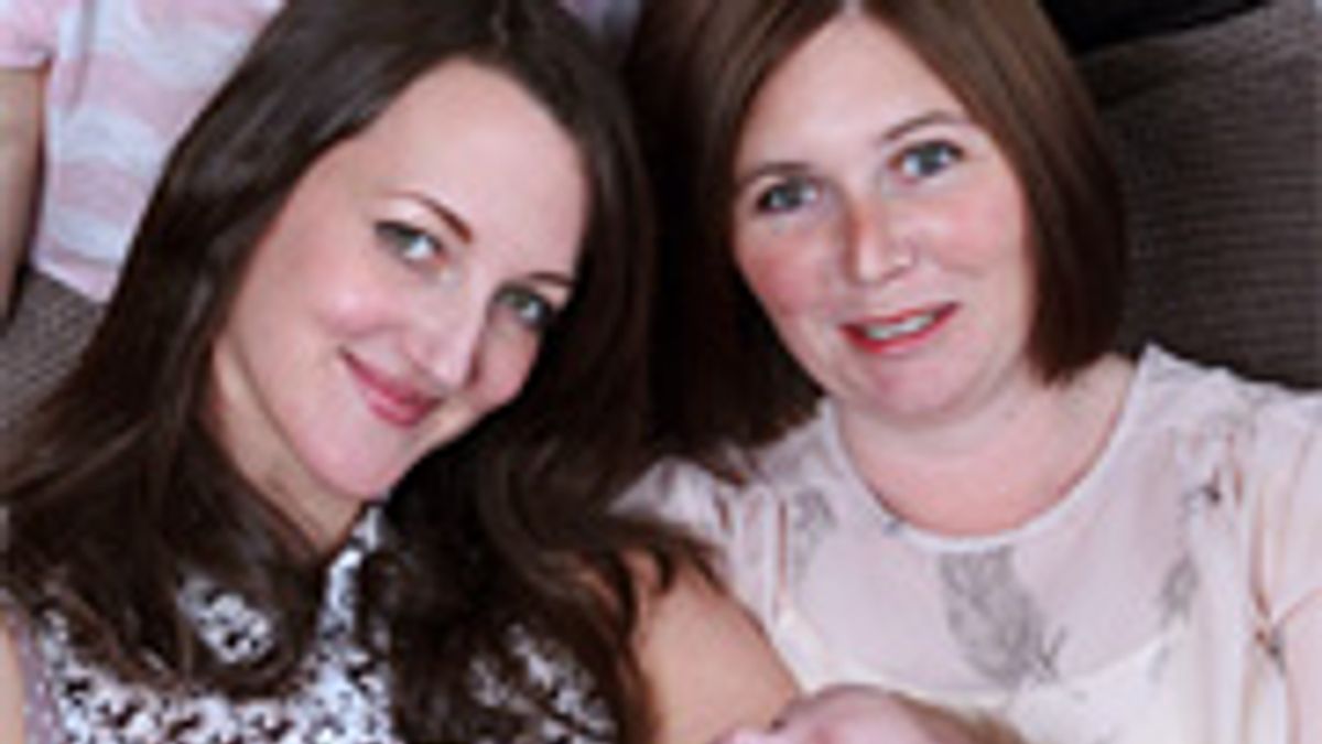 A kisbaba, akinek három anyukája van - Life