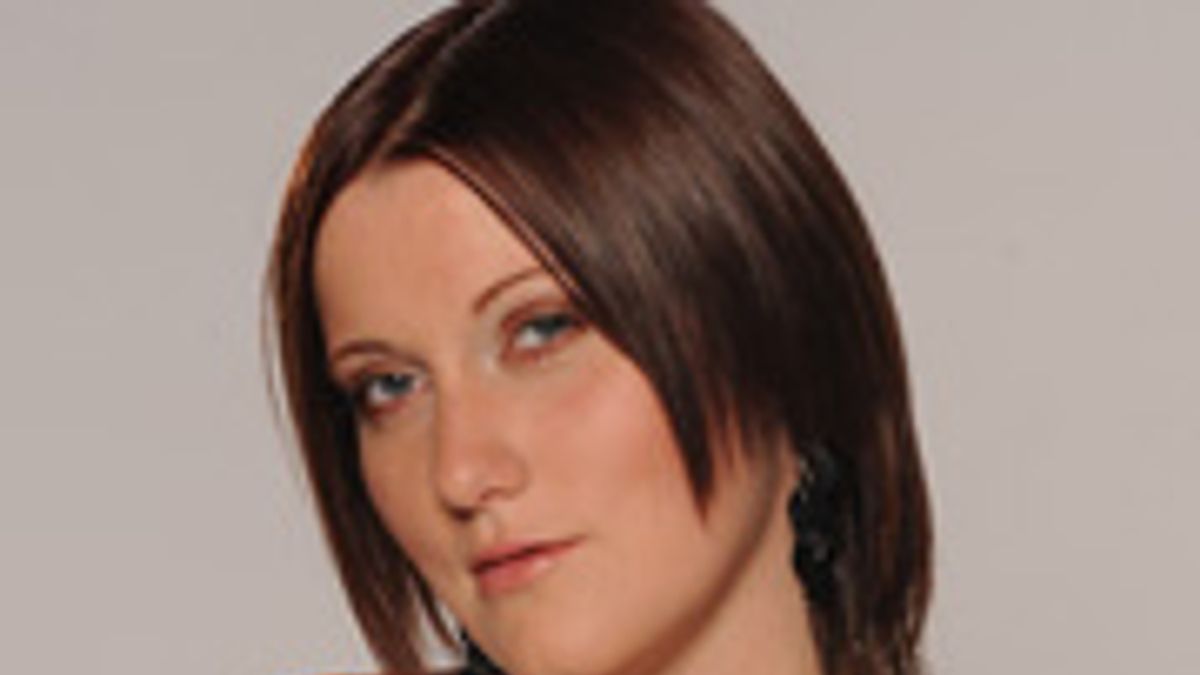 VV5: Rettegjetek plázacicák! A gyilkos tekintetű Annamari a hetedik villalakó - Life