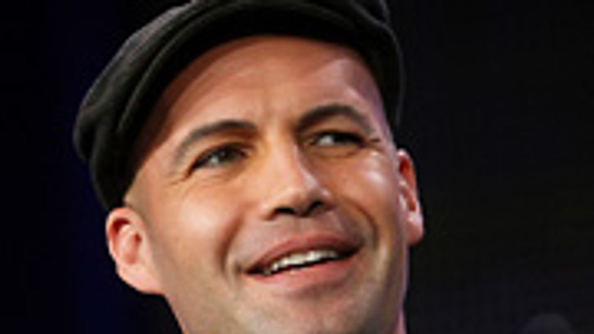 Megható fotó a büszke apáról! Íme, az első képek a Titanic sztárjának ...