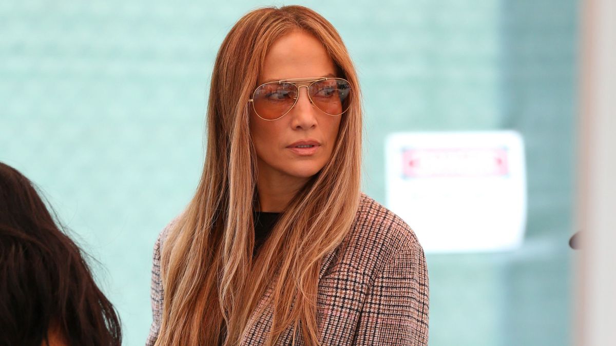 Jennifer Lopez B betűvel ellátott karkötőt viselt - Life