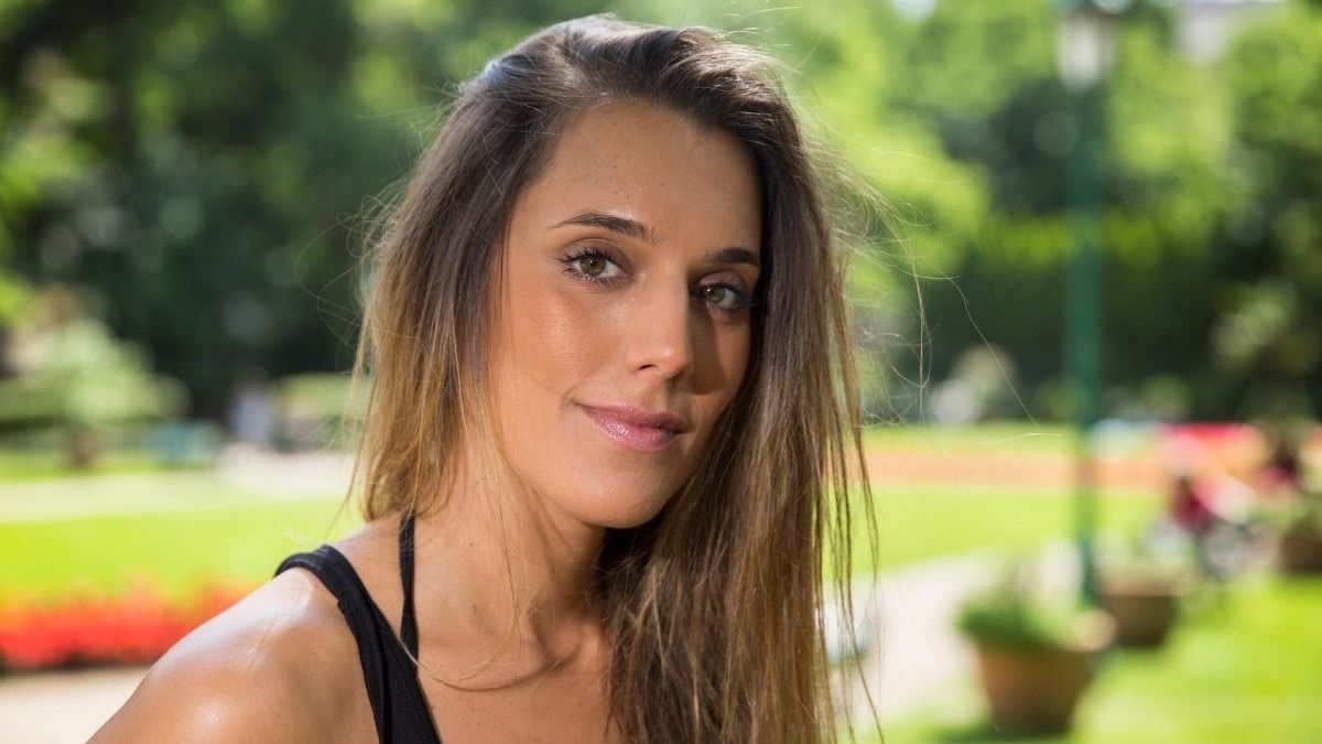 Pámai Anna kedvecn sorozata a Párizs ostroma - Life