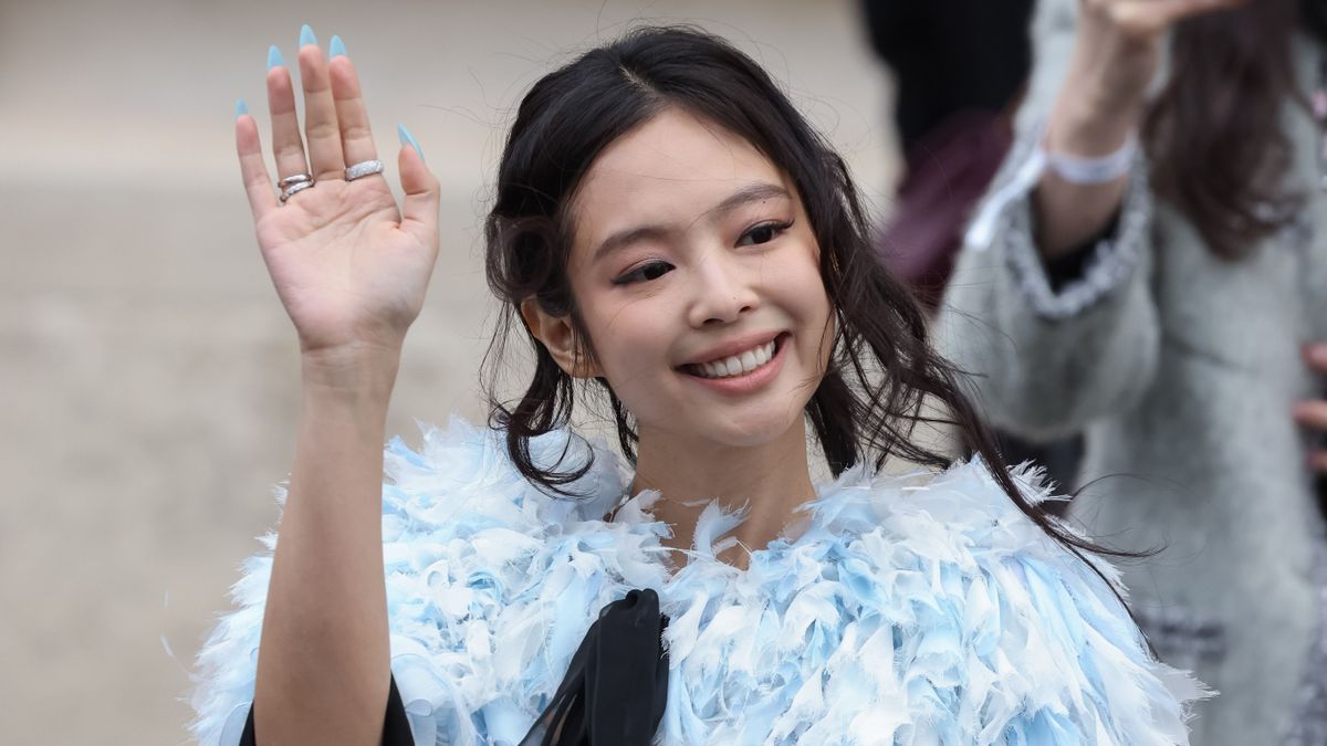 Jennie Kim extra körmei a párizsi divathéten - Life