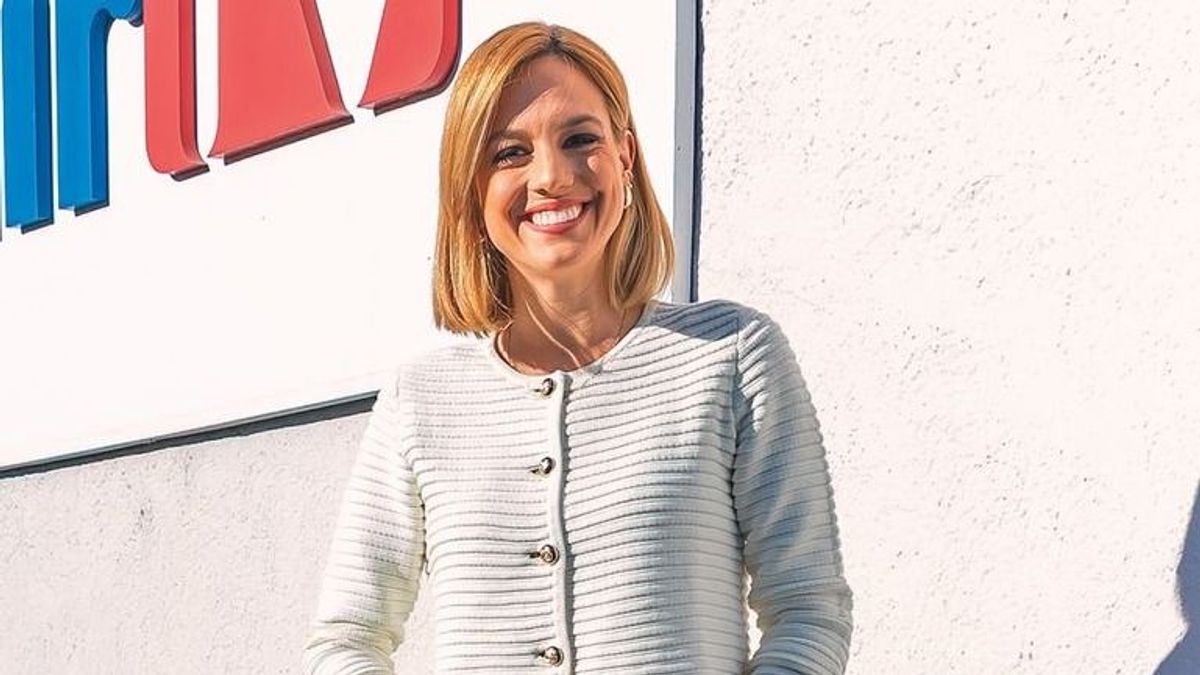 Mészáros Nóra kutyája külön belépőkártyát kapott a Hír TV-be - Life
