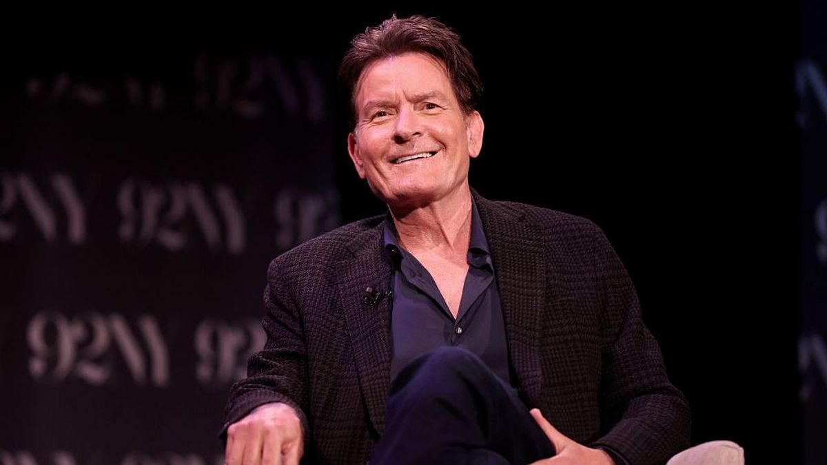 Charlie Sheen az exével találkozgat: 40 év után találtak újra egymásra ...