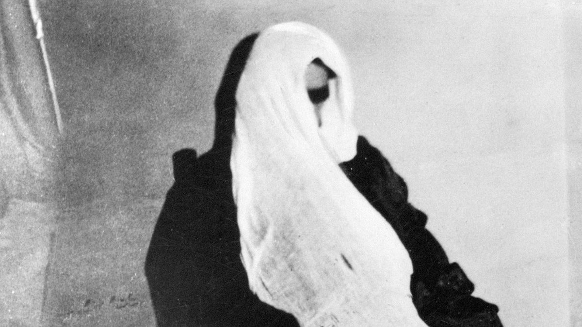 Boszorkányság vádja a 20. században? Helen Duncan története - Life